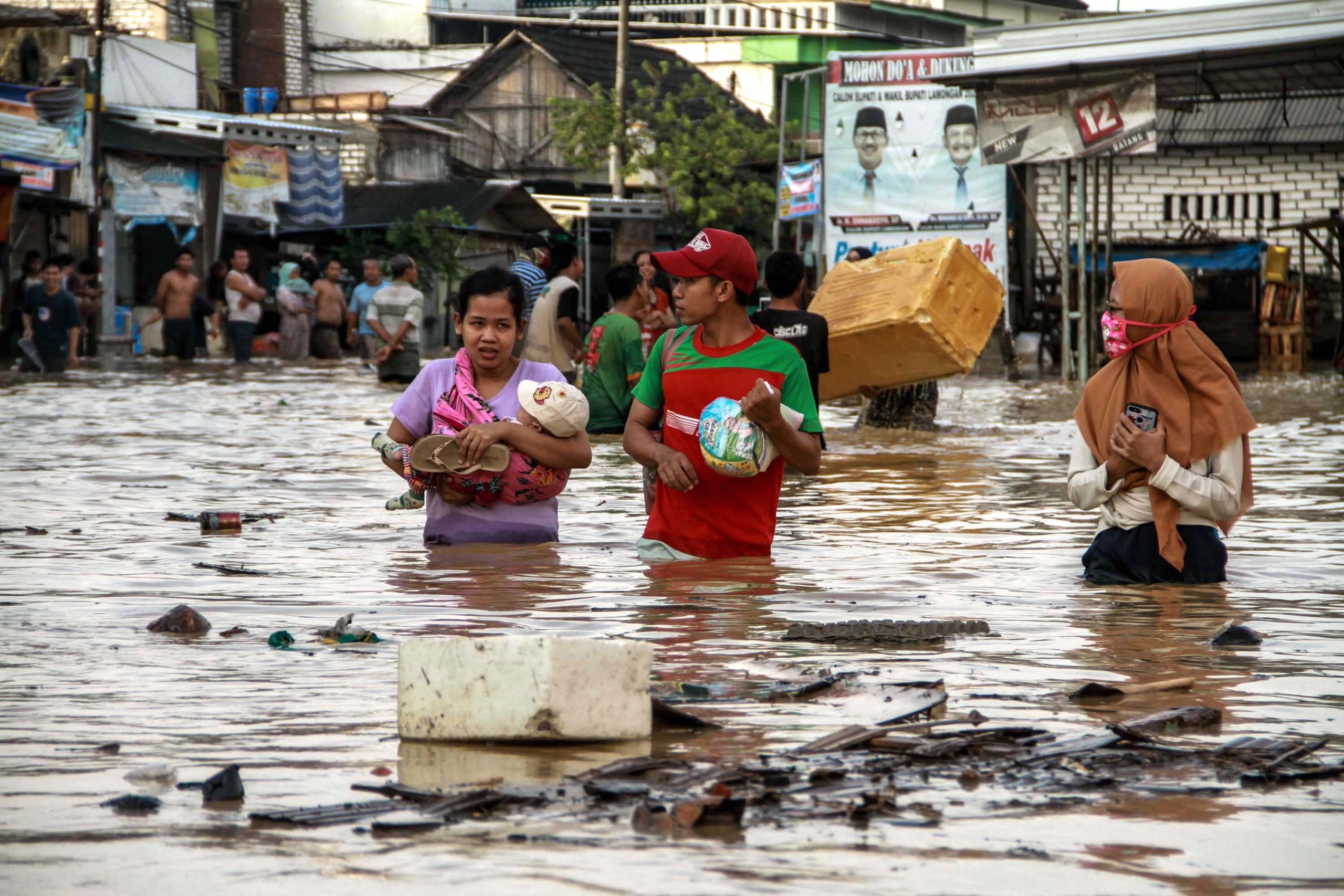 Mencari Akar Masalah Banjir di Kota Besar Indonesia Mencari Akar Masalah Banjir di Kota Besar Indonesia